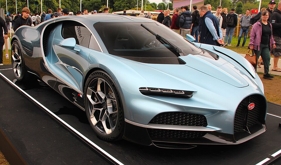 Bugatti Tourbillon: V16 Hybrid Chiron Successor | WhipJury